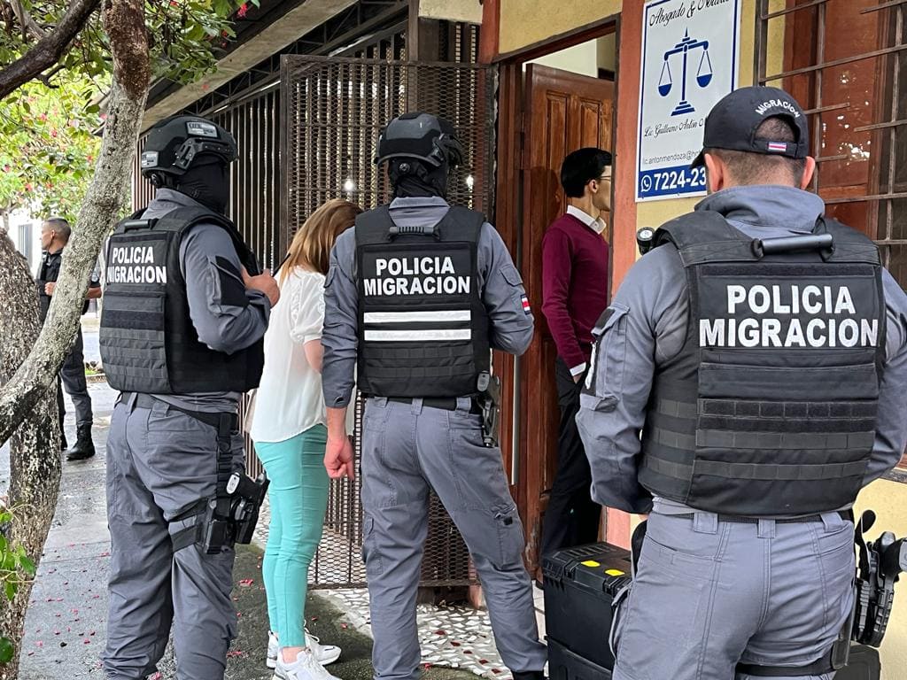 Policía De Migración Detuvo Abogado Sospechoso Por El Delito De